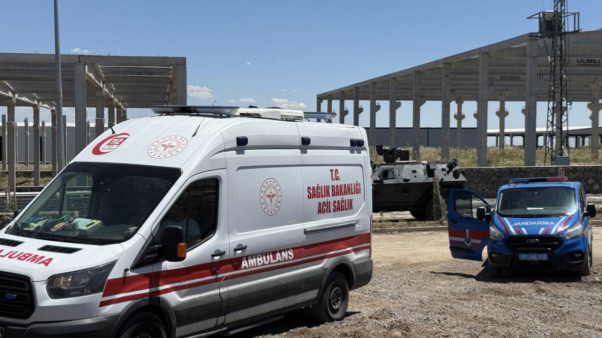 Diyarbakır'da feci olay! Yaklaşık 15 tonluk beton blok altında kalan ...
