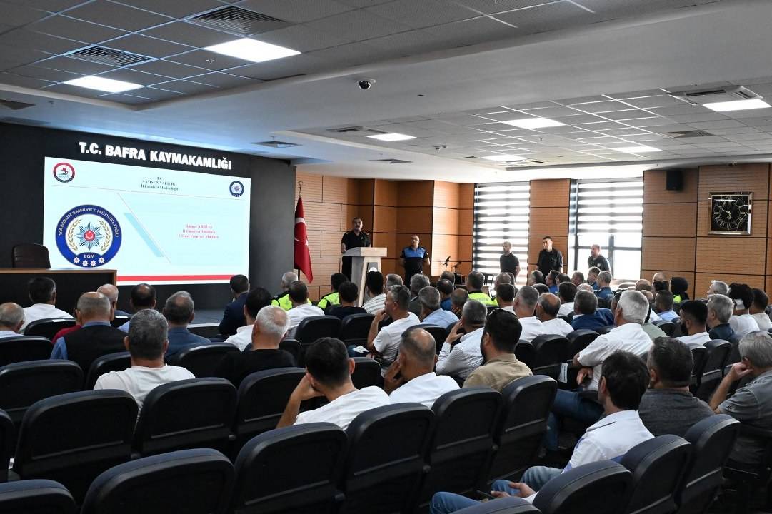 Samsun Emniyet Müdürü Arıbaş, toplu taşıma sektörü temsilcileri ile bir ...